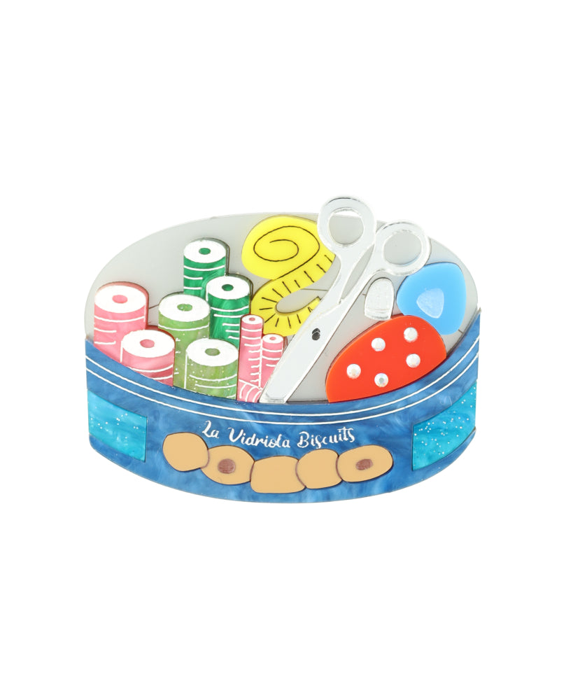 Mari Lola’s cookie sewing box brooch – La Vidriola