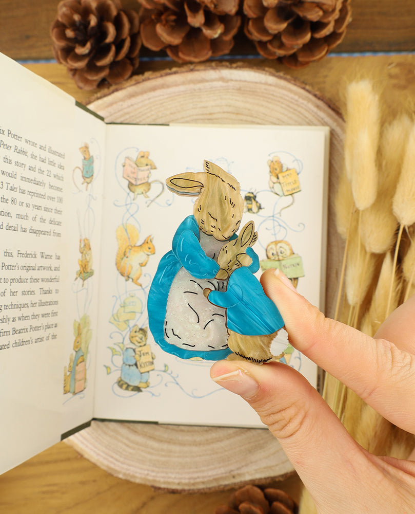 Mummy Rabbit Love Brooch – La Vidriola