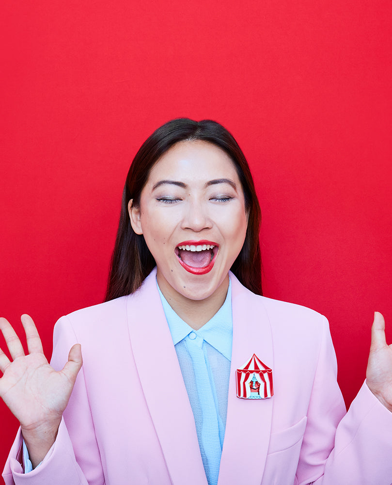 Open And See The Tightrope Performer! Brooch -interactive- – La Vidriola